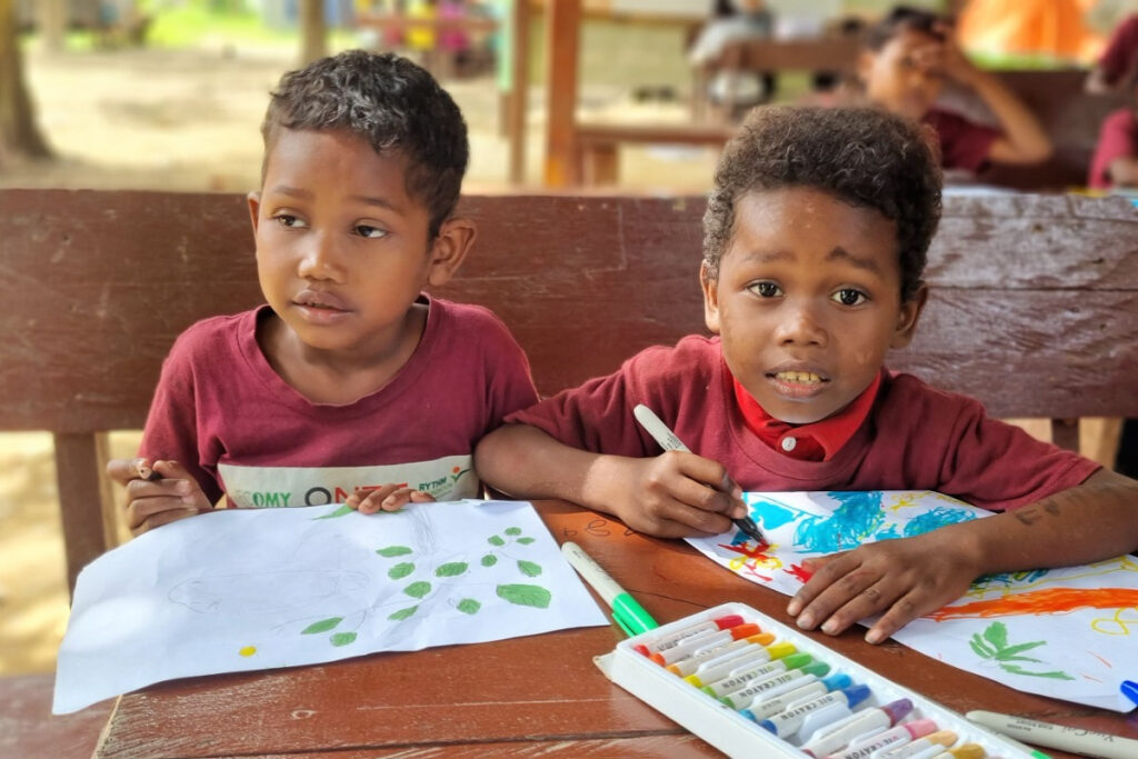 Malaysia’s Bateq Tribe Children Make History at Mainstream School ...
